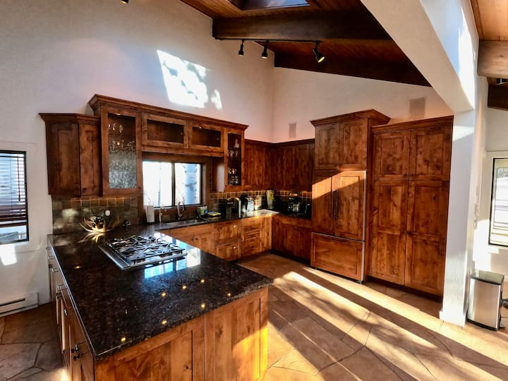 Family, Friend And Pet Friendly Snowmass Village - Snowmass Village, CO
