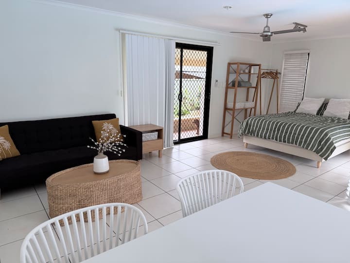 Private Pool House Near Burleigh Beach - Gold Coast