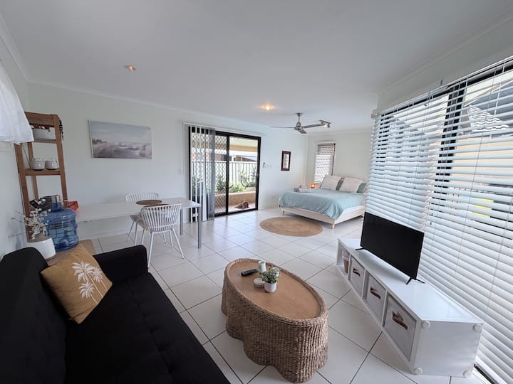 Private Pool House Near Burleigh Beach - Gold Coast