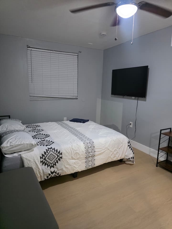 Separate Room Close To Fort Lauderdale Airport - Davie, FL