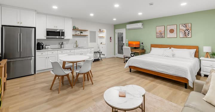 King Studio Near Beach And With In Unit Laundry - Clearwater, FL