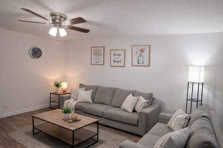 Modern Comfort Home|peaceful Vibe! - Clarksville, TN