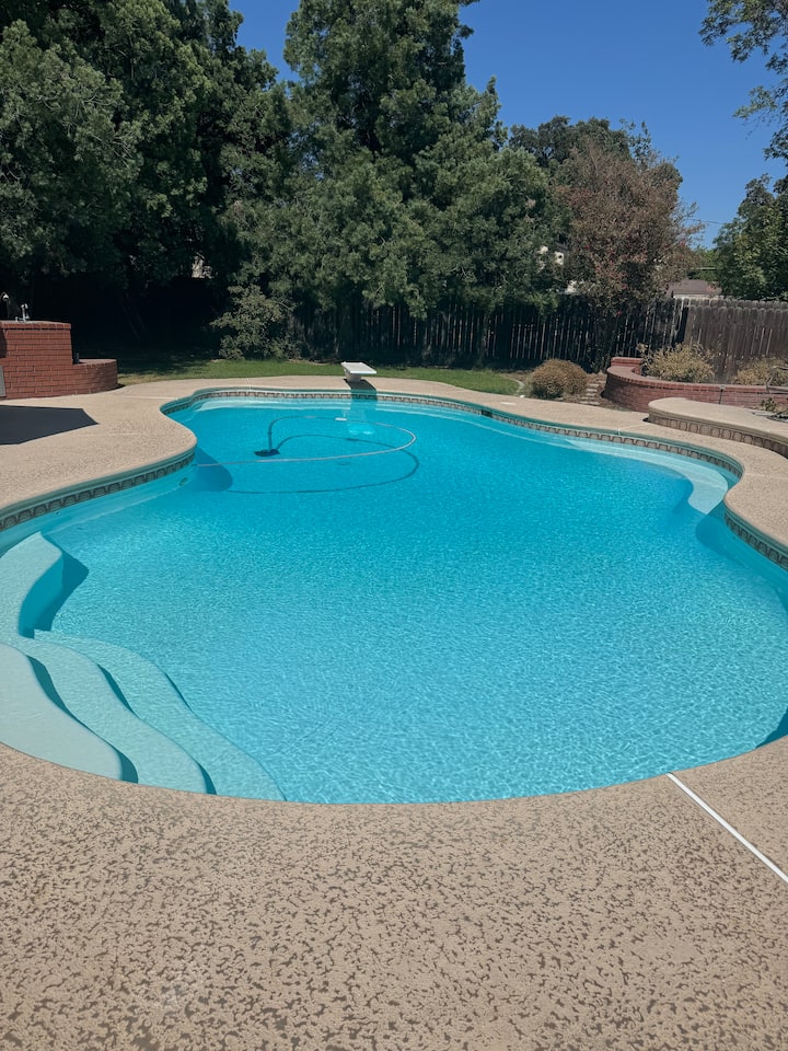 Tudor House Retreat - Hanford, CA