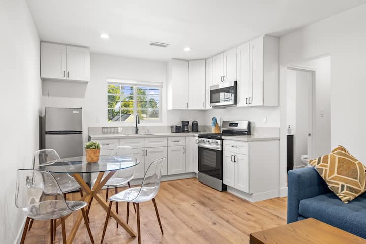 Spacious 3bed Apartment Near Beverly Hills - Beverly Hills, CA