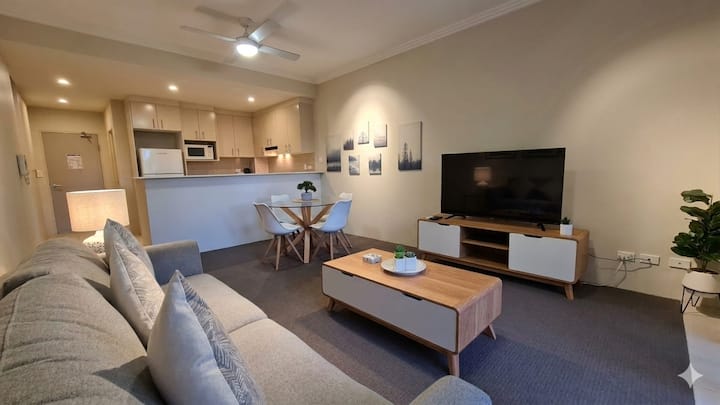 Stylish 1br Apartment | Walk To Dining & Transport - Parramatta