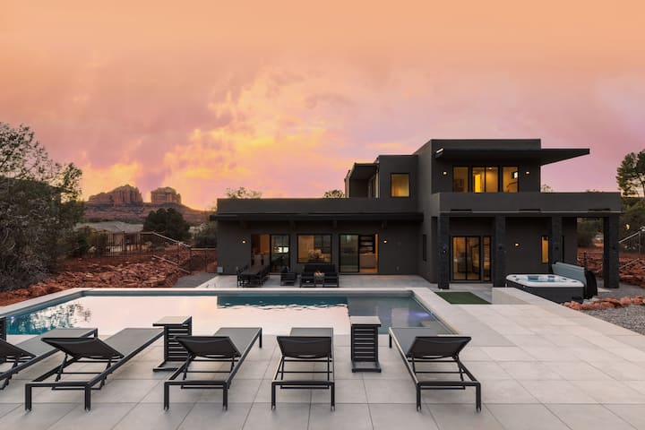 '26 New Build | Luxury Pool, Spa, View Decks - United States