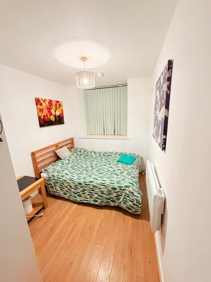 Breezy Little Double Bed Apartment - Bradford - Bradford