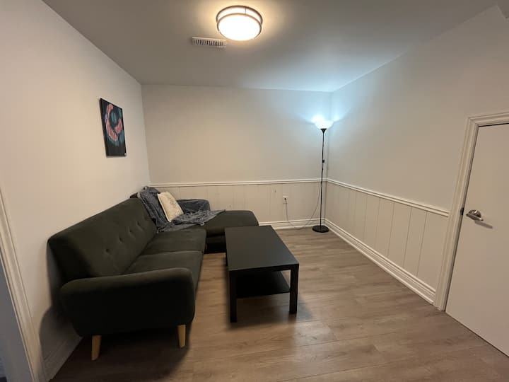 Modern 1br • Private Entry • Kitchen & W/d - Oshawa