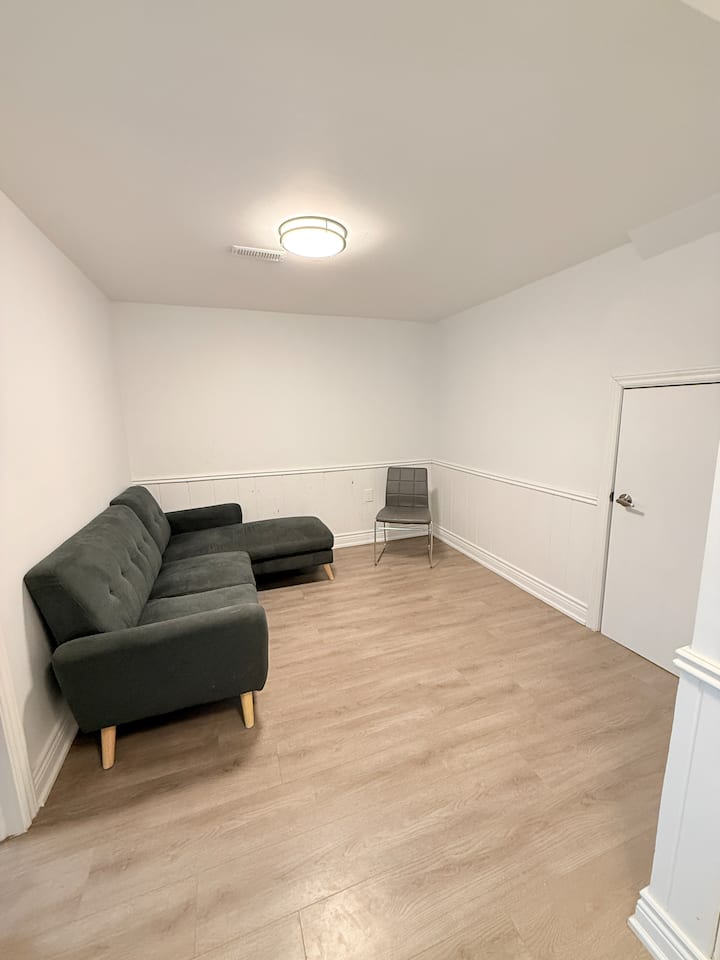 Modern 1br • Private Entry • Kitchen & W/d - Oshawa