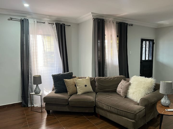 Destiny Lodge | Modern 2br Retreat In Liberia - Liberia