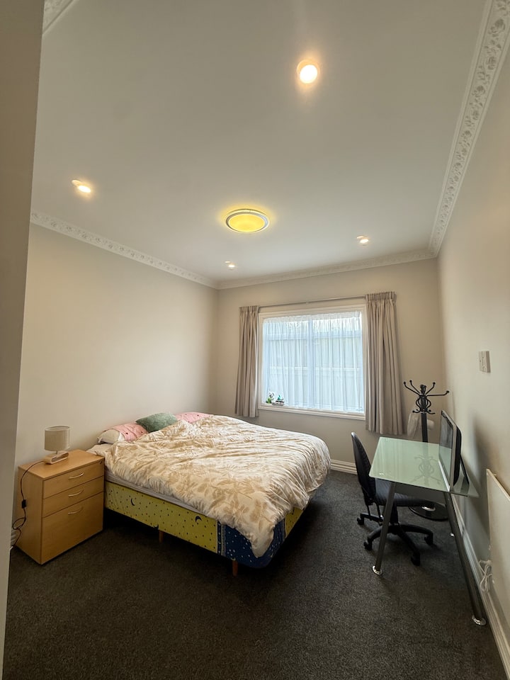 Private Room In Modern Home - Lower Hutt