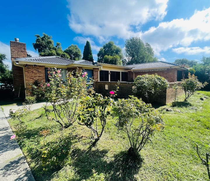 New Family Sized Bowral Sanctuary With Fireplace - ボーラル