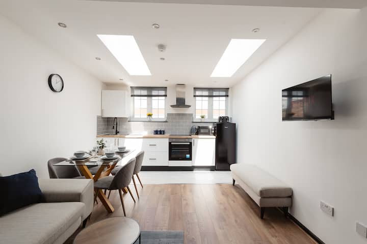 Groups | Long Stay | Contractor | Relocator - Warrington