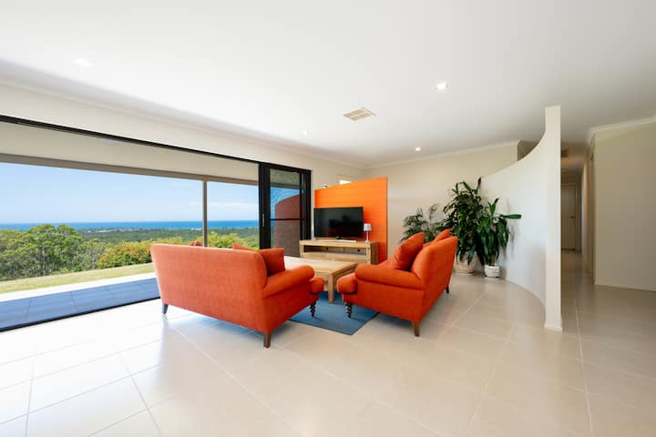 Coastal Retreat | Ocean Views | Sleeps 8 - Emerald Beach