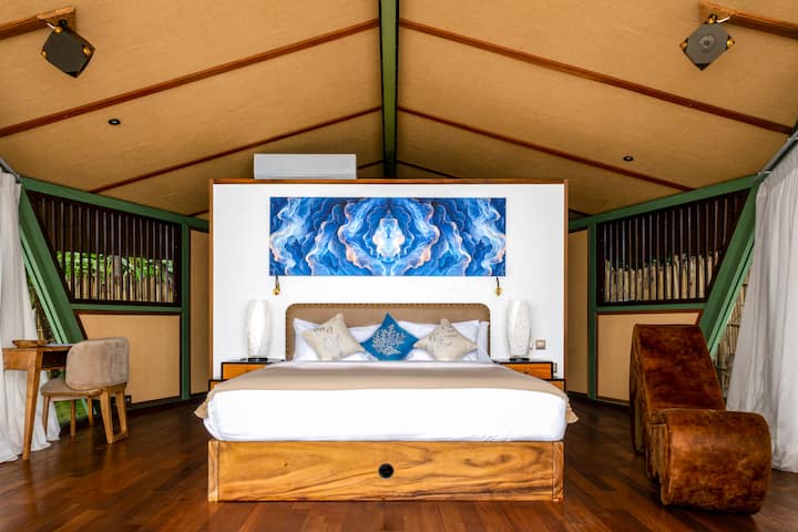 A Seaside Haven For Lovers In Nusa Penida - Indonesia