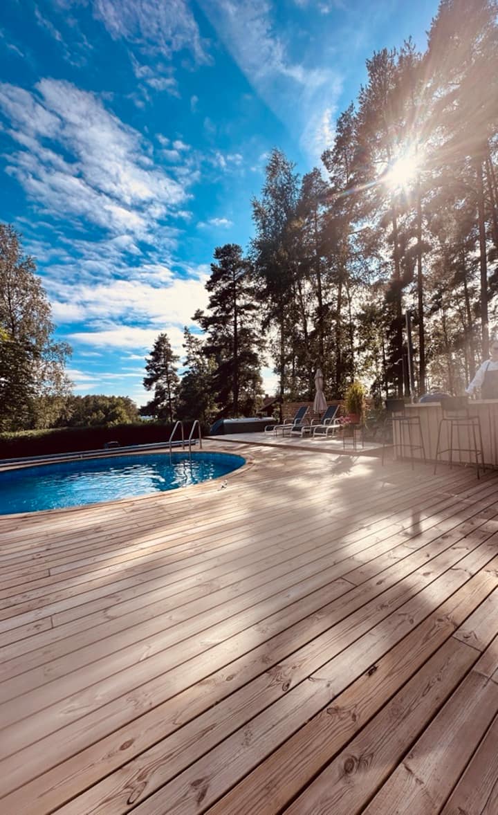 Lantligt Hus Med Egen Pool - Järna