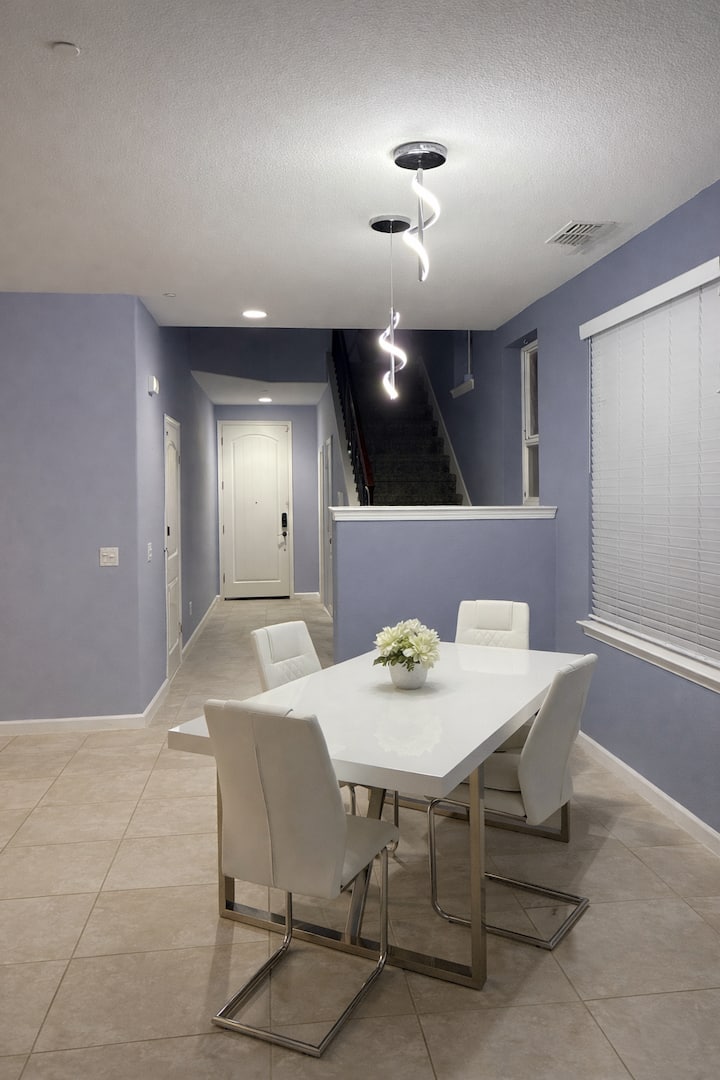 Spacious 3br Home • Fast Wifi • Garage Parking - Brentwood