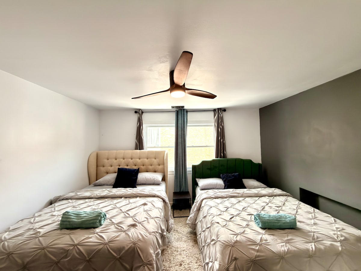 Entire Apartment | 4 Bedrooms 5 Beds | Sleeps 10+ - Flats for Rent in ...