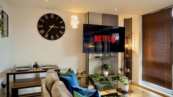 Serene | Scenic | Balcony | Waterside Suite | 2br - 리즈