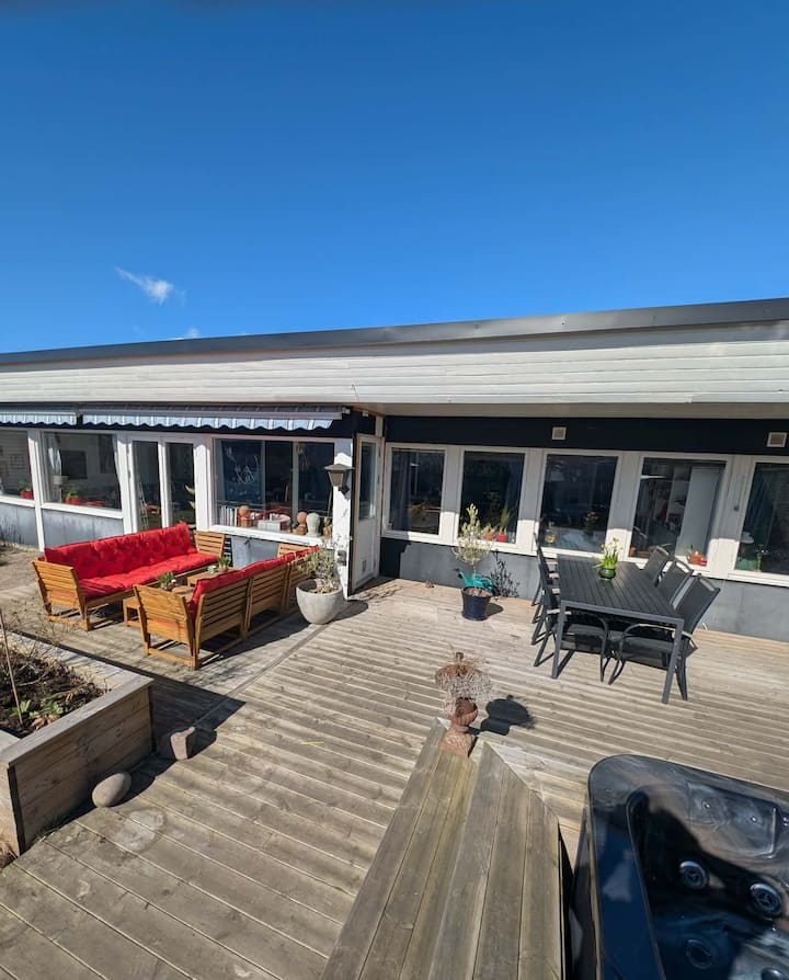 Enplans Arkitektritat Atriumhus Med Spabad - Båstad