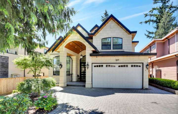 Ndelta Spacious 5br Near Shops & Highway | Parking - Surrey