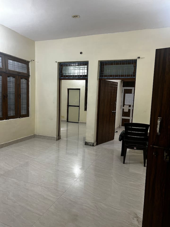 Spacious Private 2bhk On First Floor - Jhansi