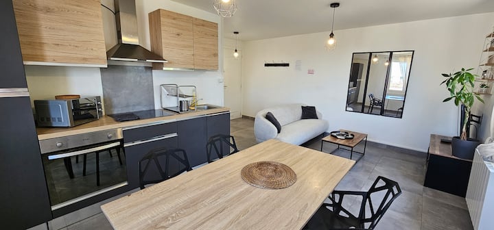 Le Nid Douillet Du 3ème : Affaire Et Détente - Orléans