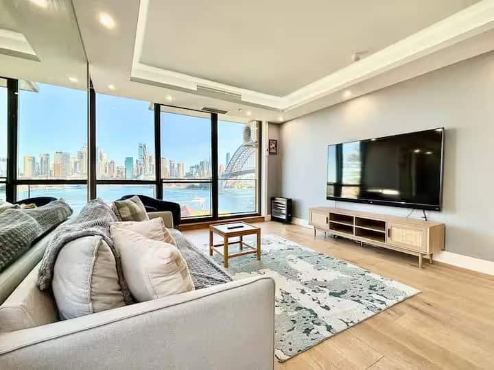 Stunning World Class Harbour Bridge & Opera H View - North Sydney