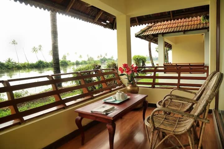 Manor Backwater Resort - Gardenviewwithbalconyroom - Kumarakom
