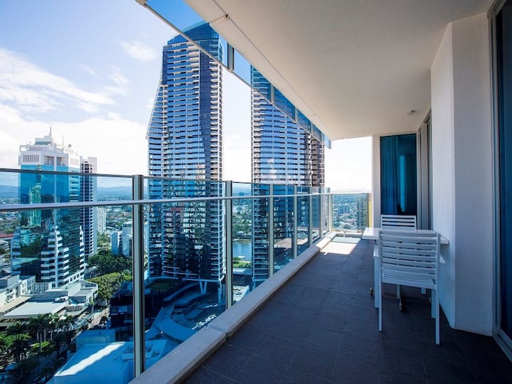 Stylish 1 Bedroom Unit At H'residences - Lvl 15 - Gold Coast