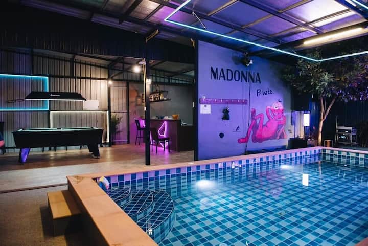 มาดอนน่าพูลวิลล่ามหาสารคาม - Roi Et