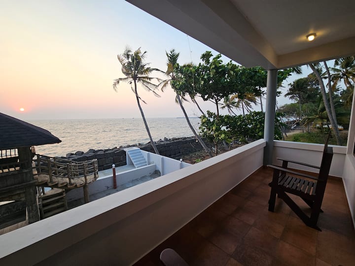 Calm, Quiet And Peaceful Sea-facing Balcony Room - Kodungallur