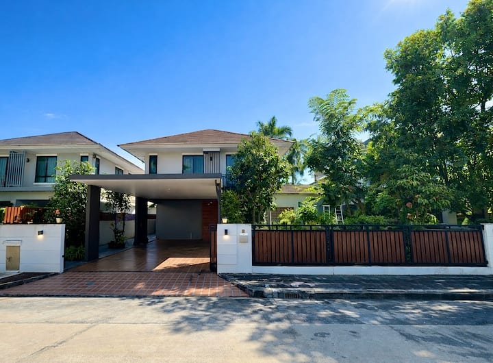 Modern Luxury Garden Villa – Fully Furnished - Lam Luk Ka