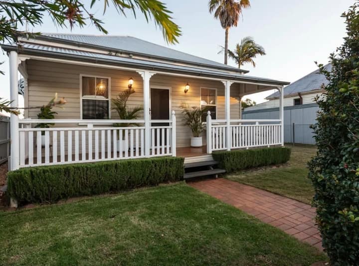Boutique Cottage Stay | Rosemary Cottage On Albert - Australia