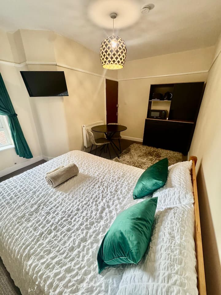 Stylish Private Unit With Ensuite Near City Centre - Hampshire