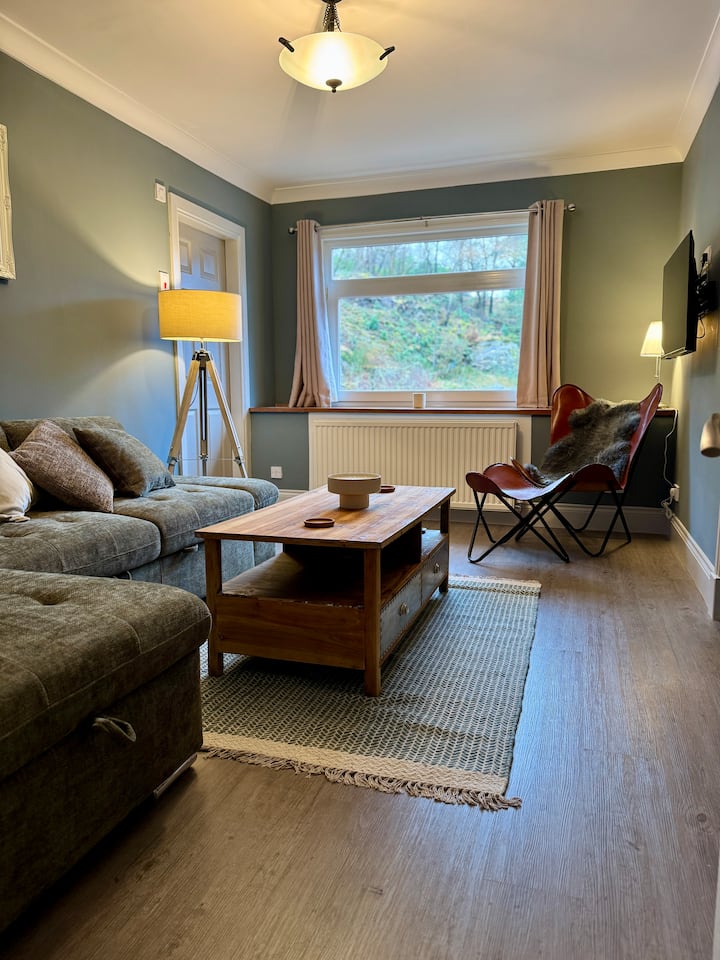 The Wing | Private 2-bed With Decking - Inveraray