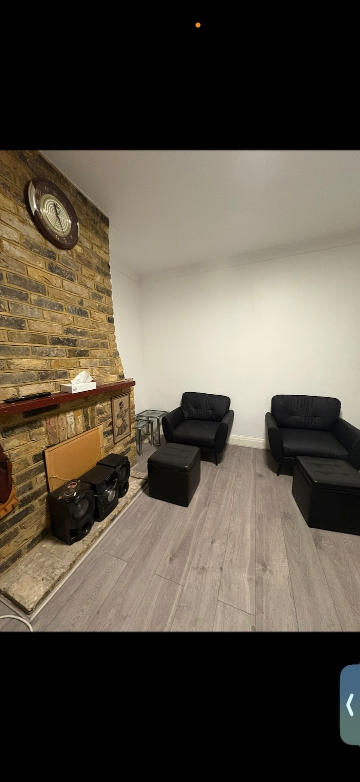 Convenient London Home Near Tube & Free Parking - Ruislip