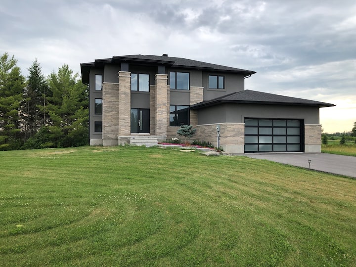 Gorgeous Custom Built Home In Friendly Community! - Carleton Place