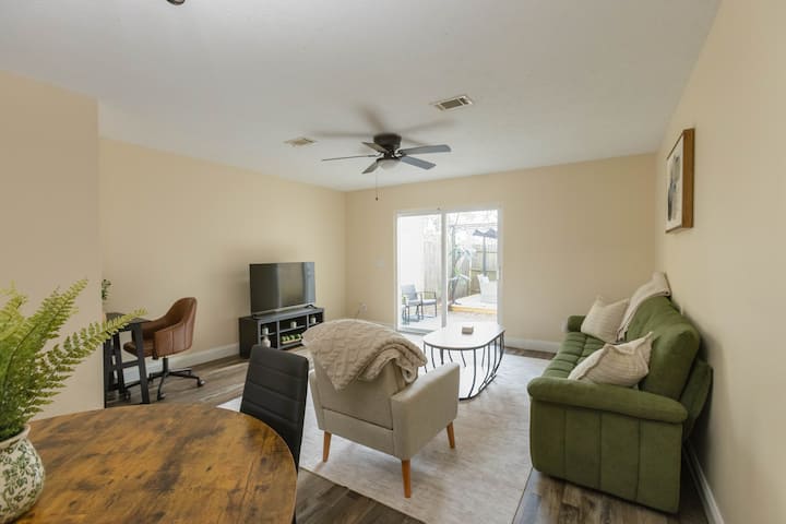 Near Marina & Downtown | King Bed | Sleeps 8 - Panama City, FL