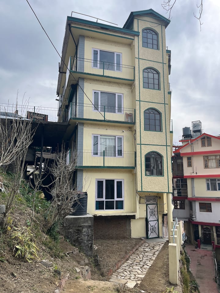 Lucksum Homes - Near New Isbt On The Main Road - Shimla