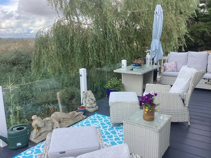 Idyllic Whitstable Lodge - Kent