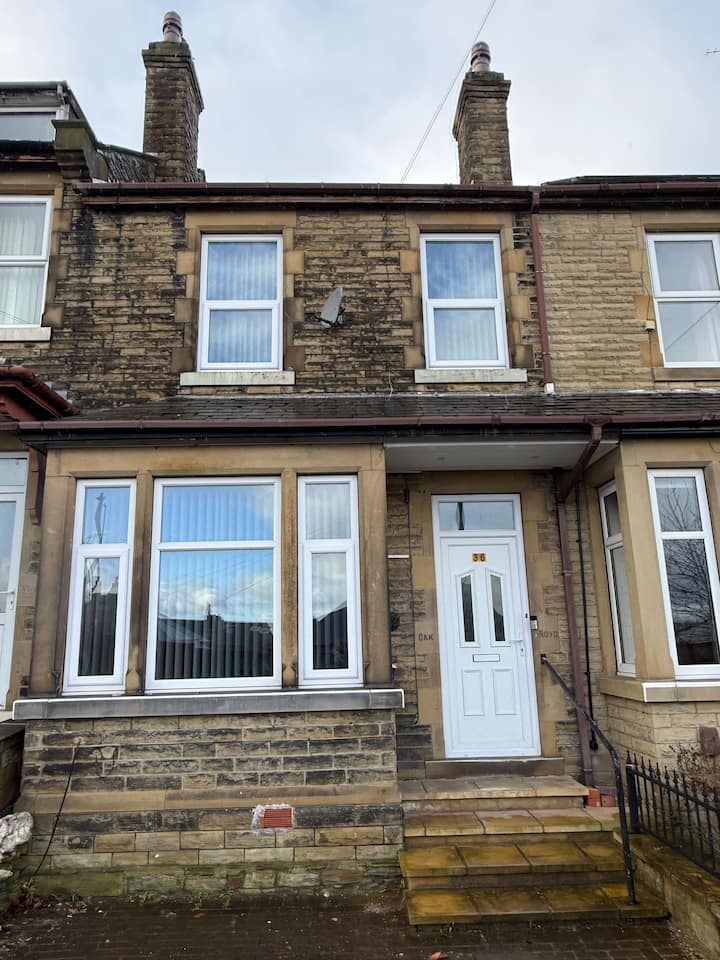3 Bed Clean And Cosy House In Quiet Neighbourhood - Huddersfield