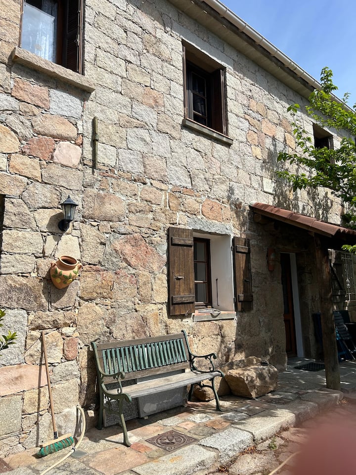 À Louer Maison De Village Rénovée 2 à 6 Personnes - Figari