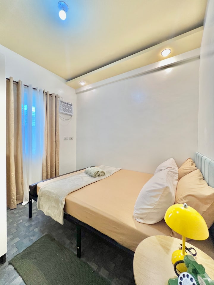 Feel At Home 2 Br Unit | Fast Wifi | Park + Cook - Naga