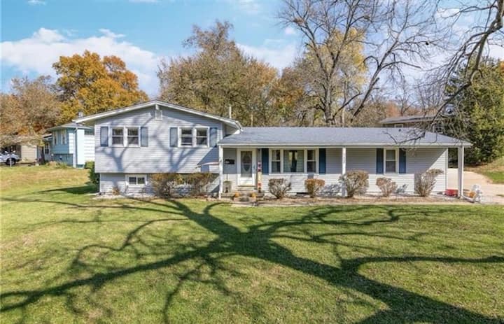 Family-friendly Home Near Kc's Attractions - Lake Waukomis, MO