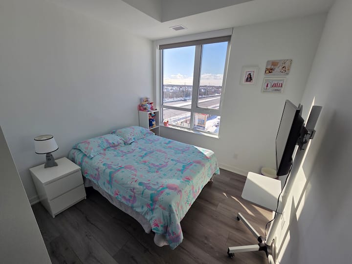 Bright Bedroom In A Family Apartment - Burlington
