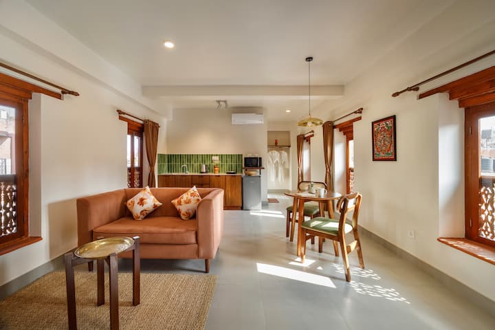 Green Tara Loft | Sunlit Courtyard Retreat - Kathmandu