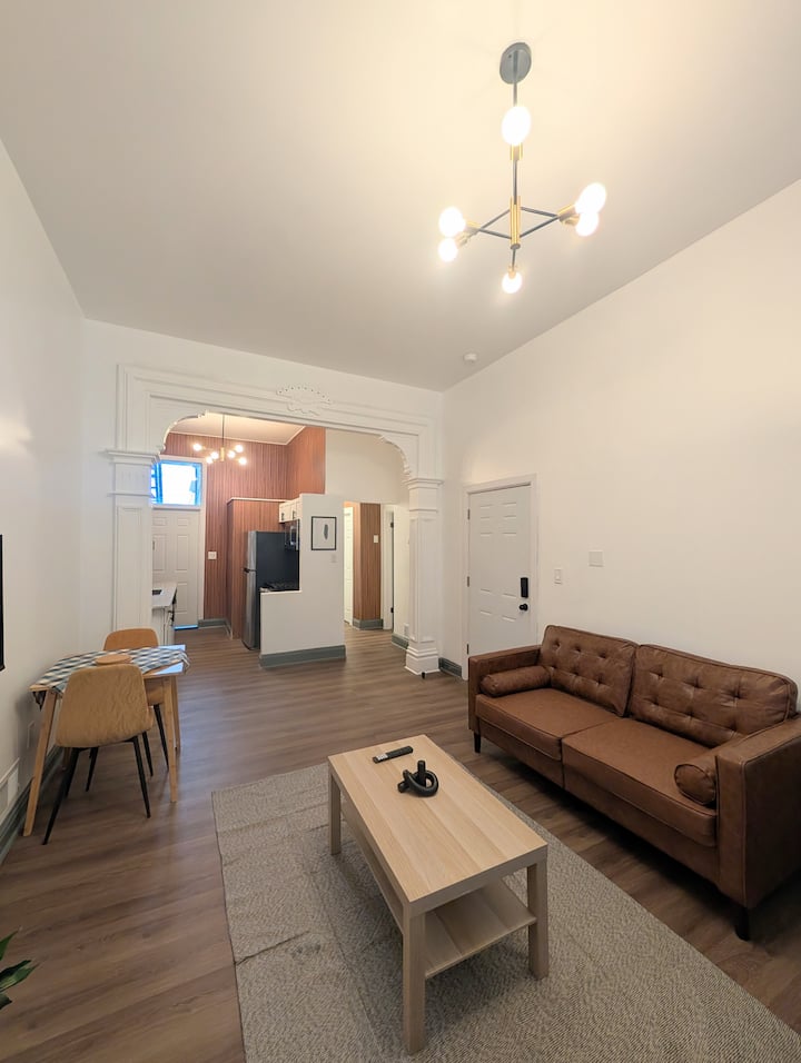 Stylish Manchester Efficiency Near Stadiums - University of Pittsburgh, Pittsburgh