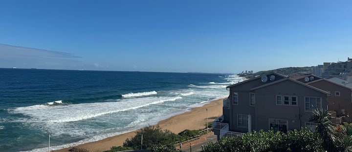 Wake Up To Ocean Views | Beachfront Studio - Mount Moreland