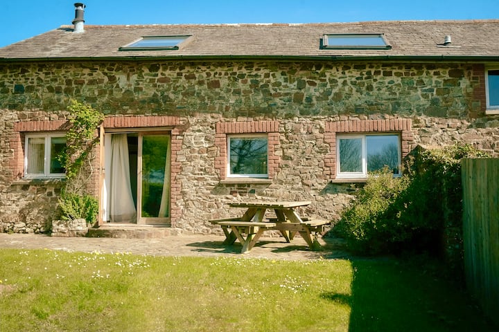 Family & Dog Friendly Cottage With Garden & Views - South Molton
